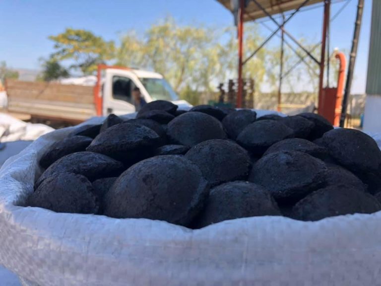 BRICHETE DIN COCS + LIGNIT - Cărbuni brichete de foc