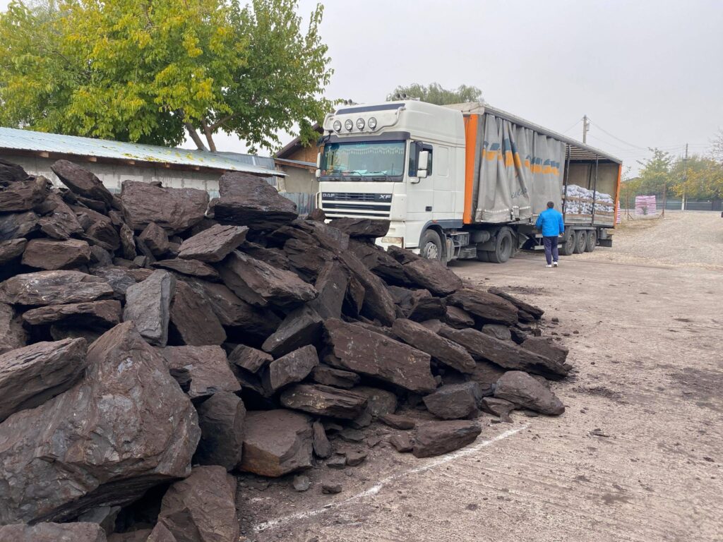 Carbuni si brichete de foc - Vindem cărbuni brichete în toată România!